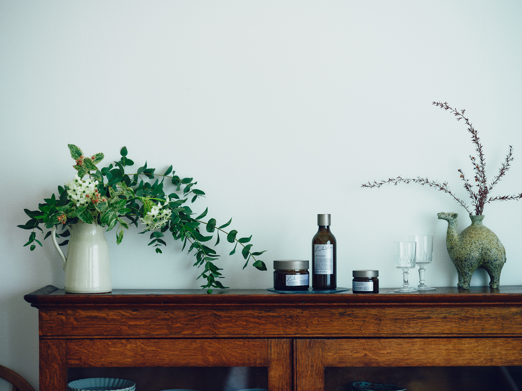 Good Routine with Lala Vie エッセイスト・柳沢小実さんが実践。 肌も心も整える〈ララヴィ〉とともに、 日々がもっと心地よくなる習慣を。 – Sponsored by ...